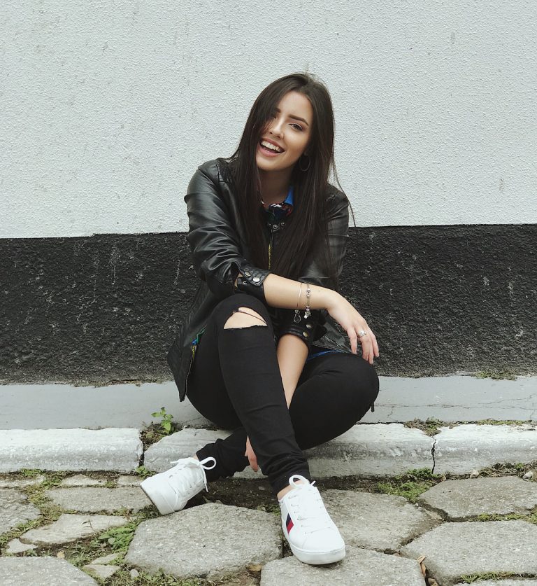 Confira 30 looks e inspire-se no estilo de Esther Marcos | Mulher ...