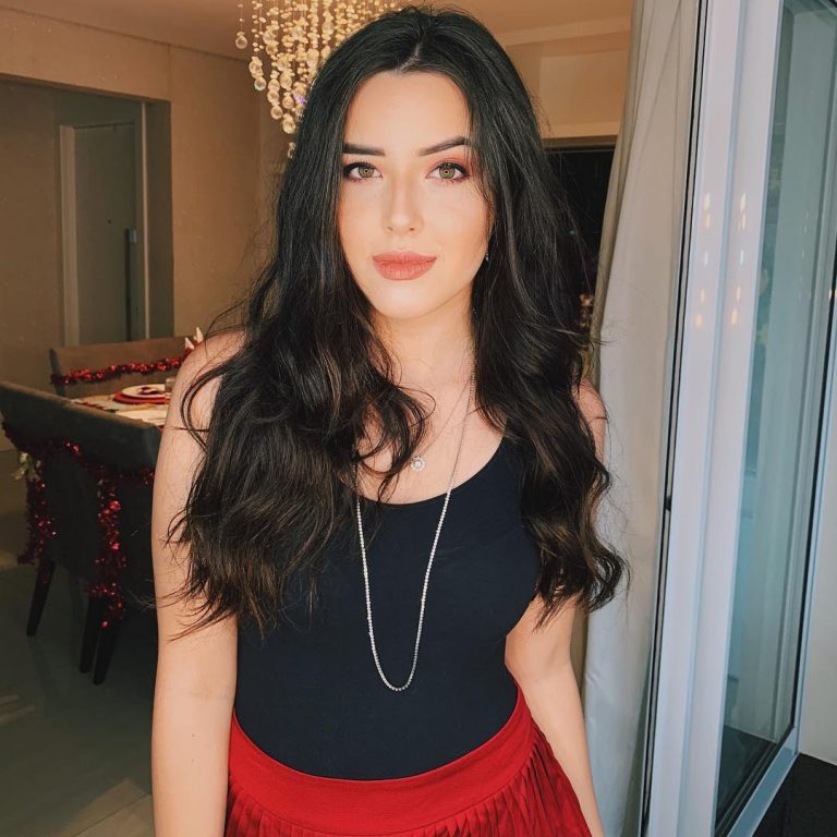 Confira 30 looks e inspire-se no estilo de Esther Marcos | Mulher ...