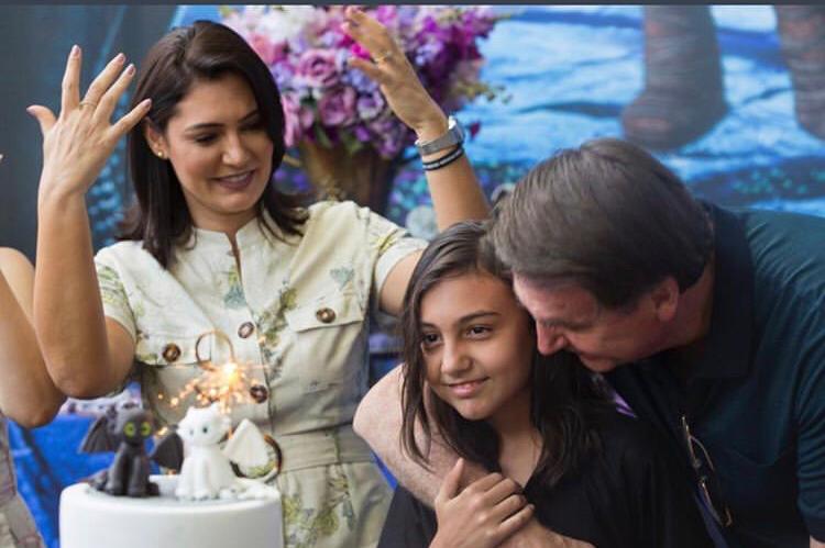 Michelle Bolsonaro posta fotos da festa da filha Laura | Comportamento ...